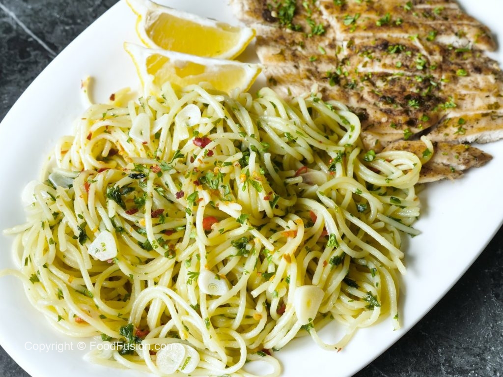 Spaghetti Aglio Olio With Grilled Chicken – Food Fusion