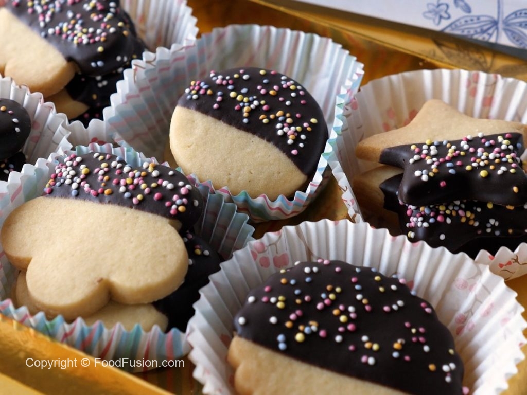Chocolate Dip Butter Cookies Without Oven – Food Fusion - Pakistani's ...