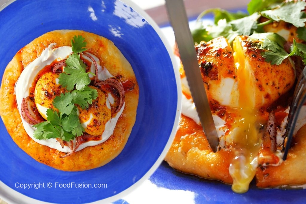Turkish Eggs on Crispy Flatbread – Food Fusion - Pakistani's No 1 Quick ...